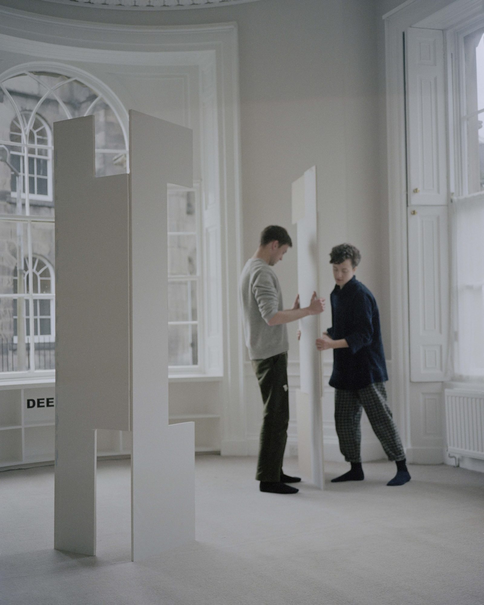 Hinged (Gray) – Sculpture Placement Group